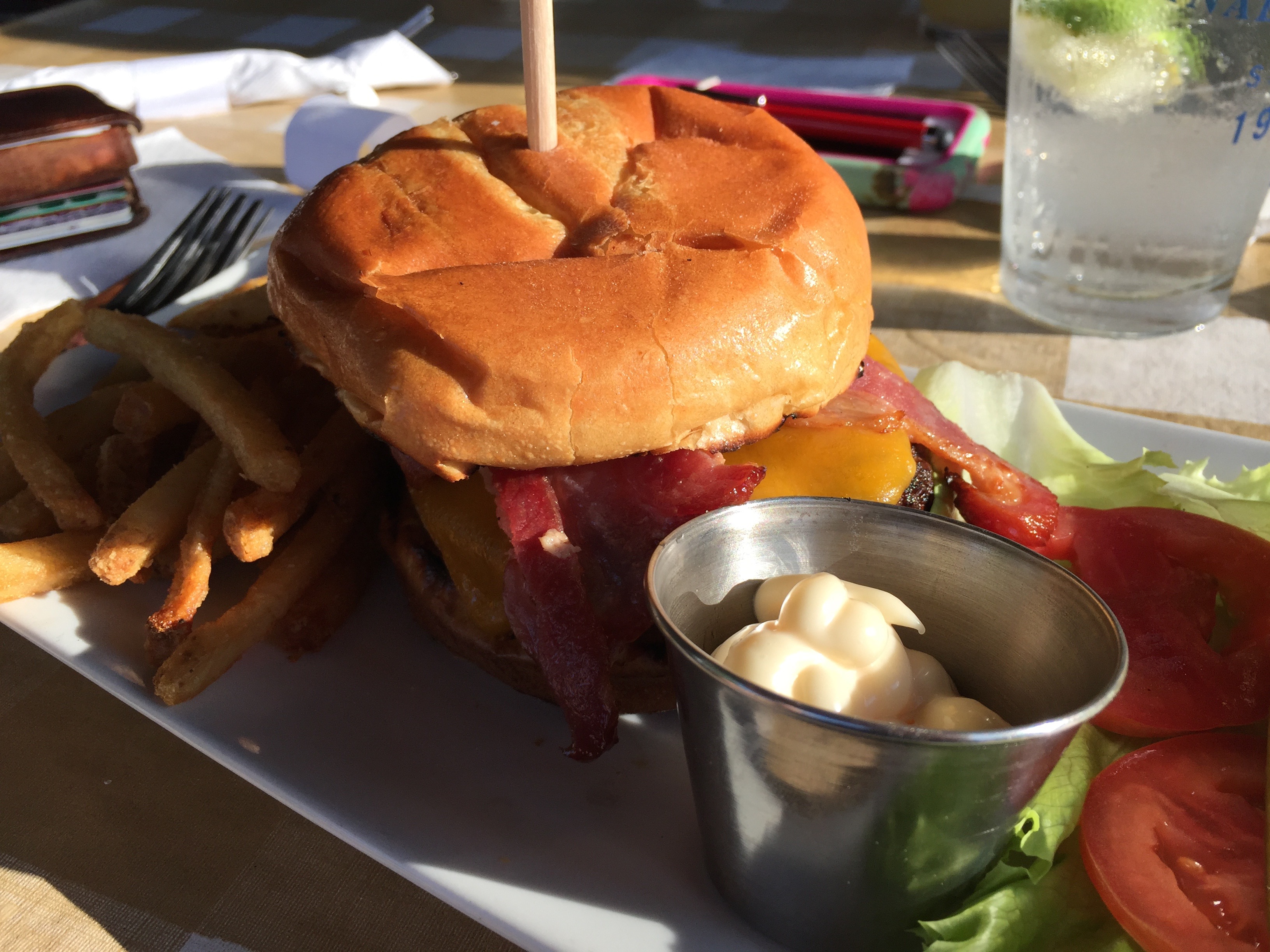 Bacon Cheddar Burger - Cooks and EatsCooks and Eats